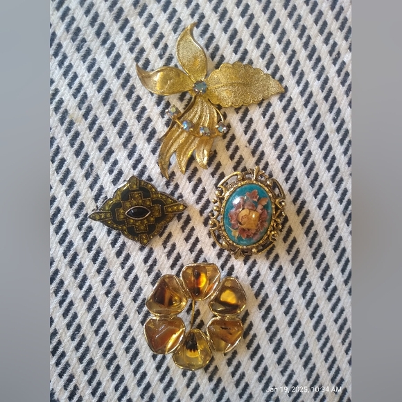 Estate | Jewelry | Vintage Brooch Collection With Floral And Gem ...